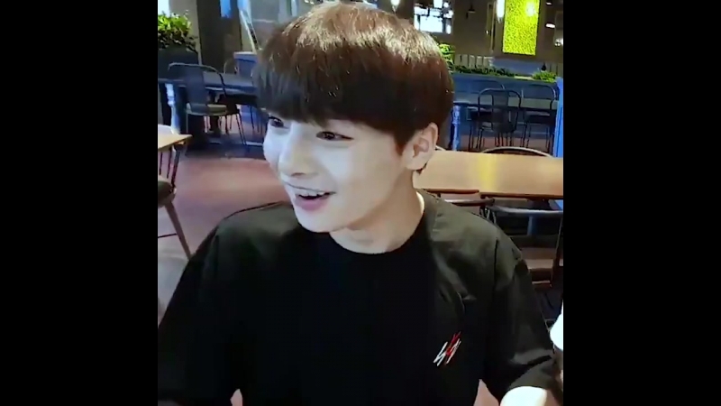 180705 Отрывок из трансляции в V Live — Видео от YANG JEONGIN | I.N ...